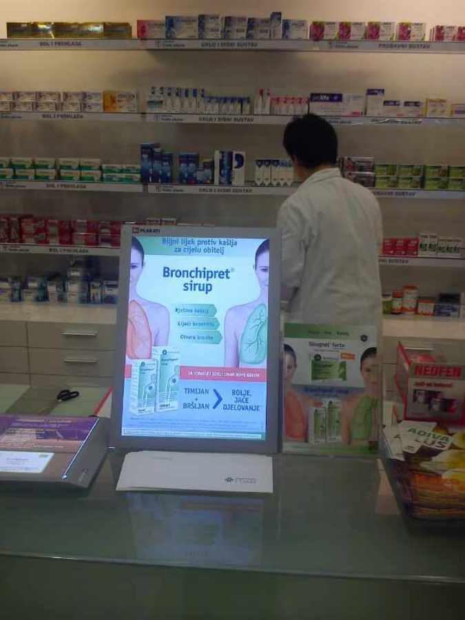 Stalak s pretincem za letke - B1 Media